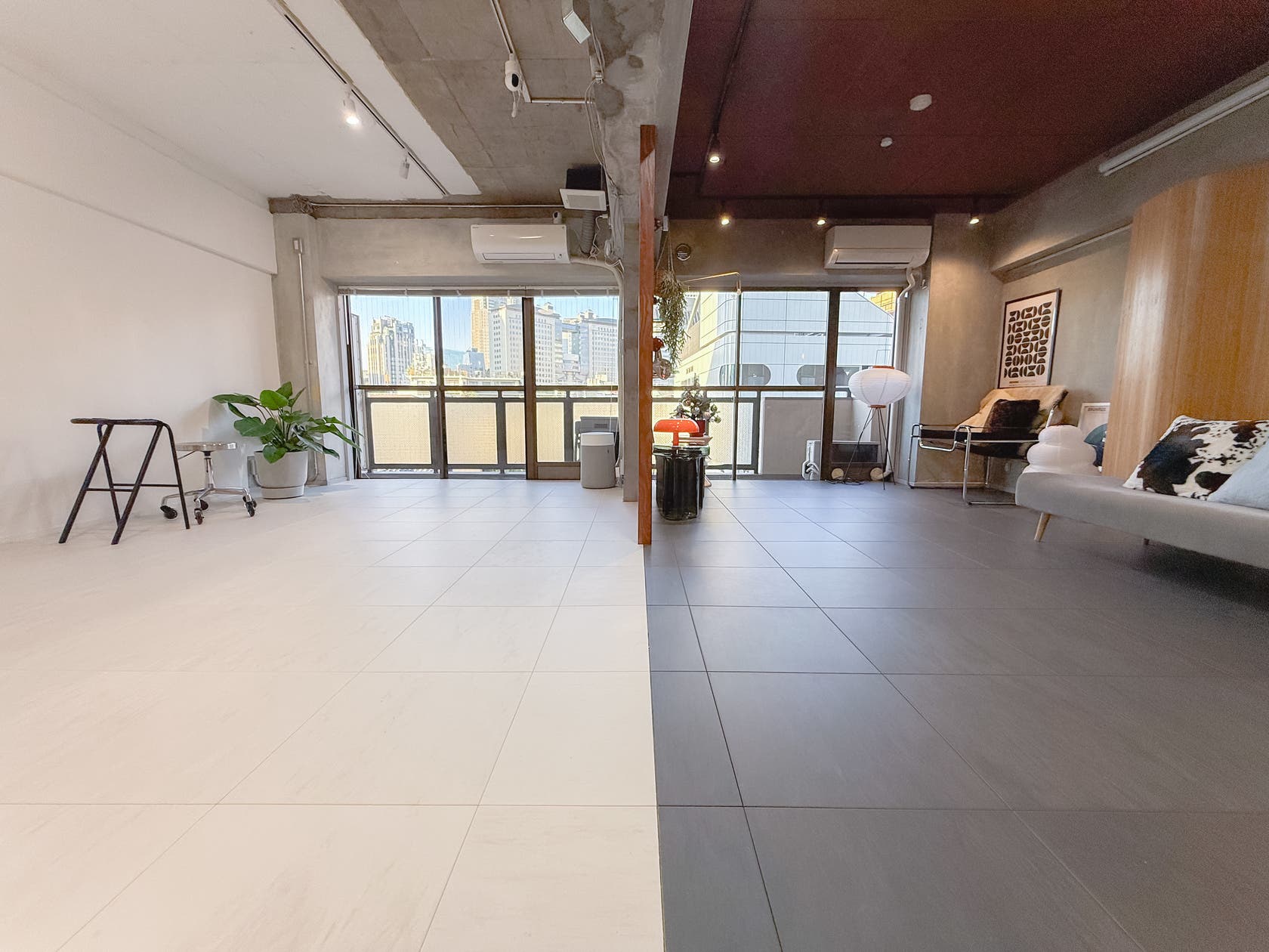 参宮橋・南新宿６分｜白壁木コンクリ二面｜撮影・ワークショップ・展示の写真1