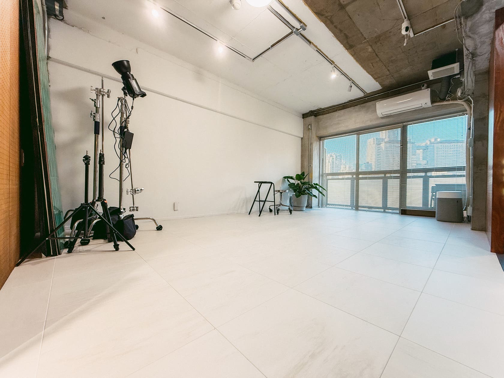 参宮橋・南新宿６分｜白壁木コンクリ二面｜撮影・ワークショップ・展示の写真5