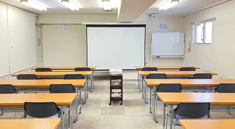 第二会議室 3名掛け最大30席 |Wi-Fi|プロジェクター|ホワイトボード|演台|無料【高崎駅徒歩7分 販売利用OK】