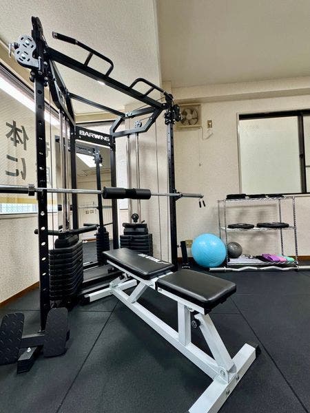 【八王子駅徒歩1分！ビル2階】個室ジム｜トレーニング器具・マシン完備のレンタルジム♪2名様～ご利用可能◎の写真2