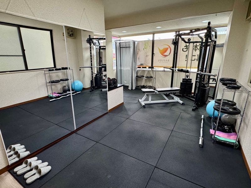 【八王子駅徒歩1分！ビル2階】個室ジム｜トレーニング器具・マシン完備のレンタルジム♪2名様～ご利用可能◎の写真1