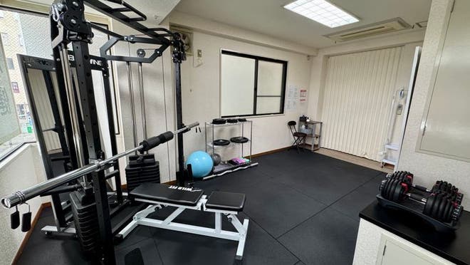 【八王子駅徒歩1分!ビル2階】個室ジム|トレーニング器具・マシン完備のレンタルジム♪2名様~ご利用可能◎の写真3
