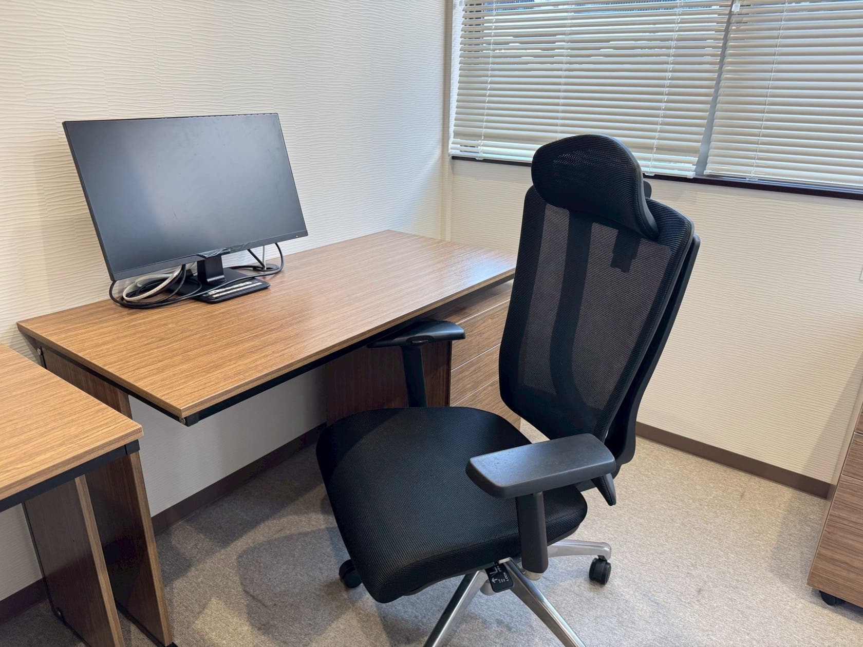 411【新横浜駅5分】1~2名利用！モニター完備/WEB会議/テレワーク/面接/駅近/広い個室で快適空間/ライブ前の待機にも！の写真1