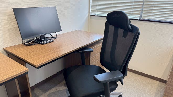 411【新横浜駅5分】1~2名利用!モニター完備/WEB会議/テレワーク/面接/駅近/広い個室で快適空間/ライブ前の待機にも!の写真1