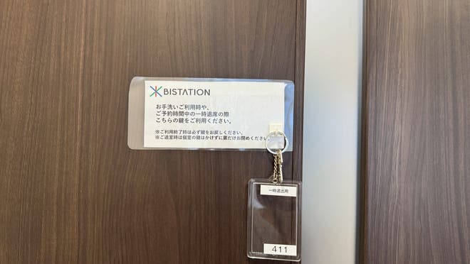 411【新横浜駅5分】1~2名利用!モニター完備/WEB会議/テレワーク/面接/駅近/広い個室で快適空間/ライブ前の待機にも!の写真4