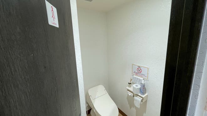 411【新横浜駅5分】1~2名利用!モニター完備/WEB会議/テレワーク/面接/駅近/広い個室で快適空間/ライブ前の待機にも!の写真7