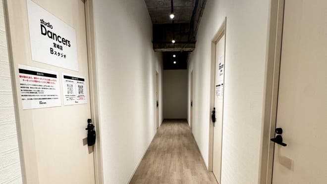 レンタルスタジオ ダンサーズ 宮崎店 Eスタジオ 当日予約可能!ダンスの個人練習やレッスンの開催に最適な多目的スペースですの写真3