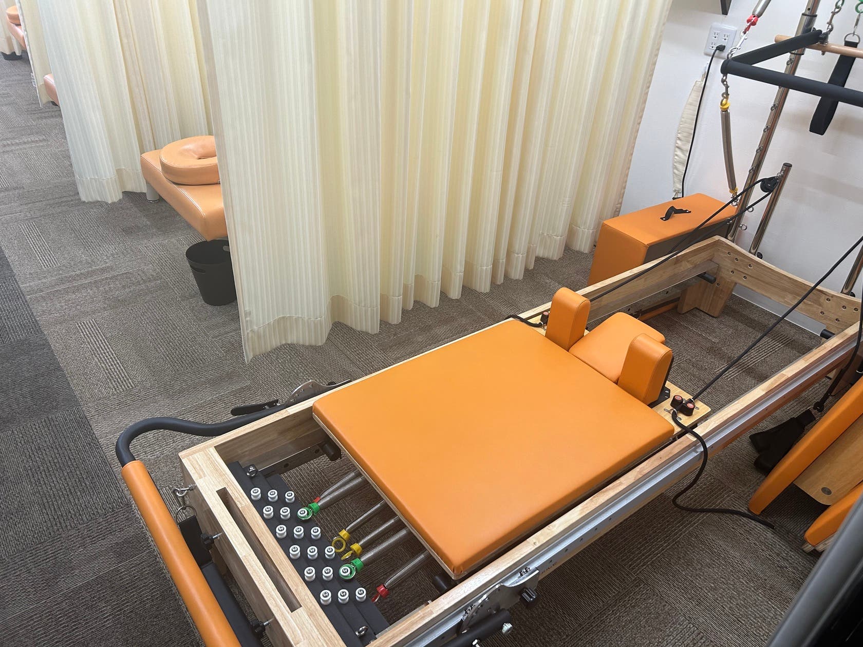 整骨院の機材も使える施術スペース　複数人同時施術が可能の写真2