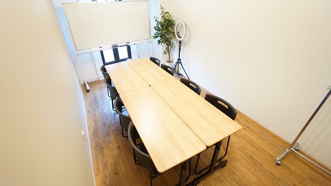 <鶴見駅前会議室>駅目の前👀10名収容完全個室✨Wi-Fi📶ホワイトボード📝会議/商談/ワークショップ/ボードゲーム/撮影の写真4