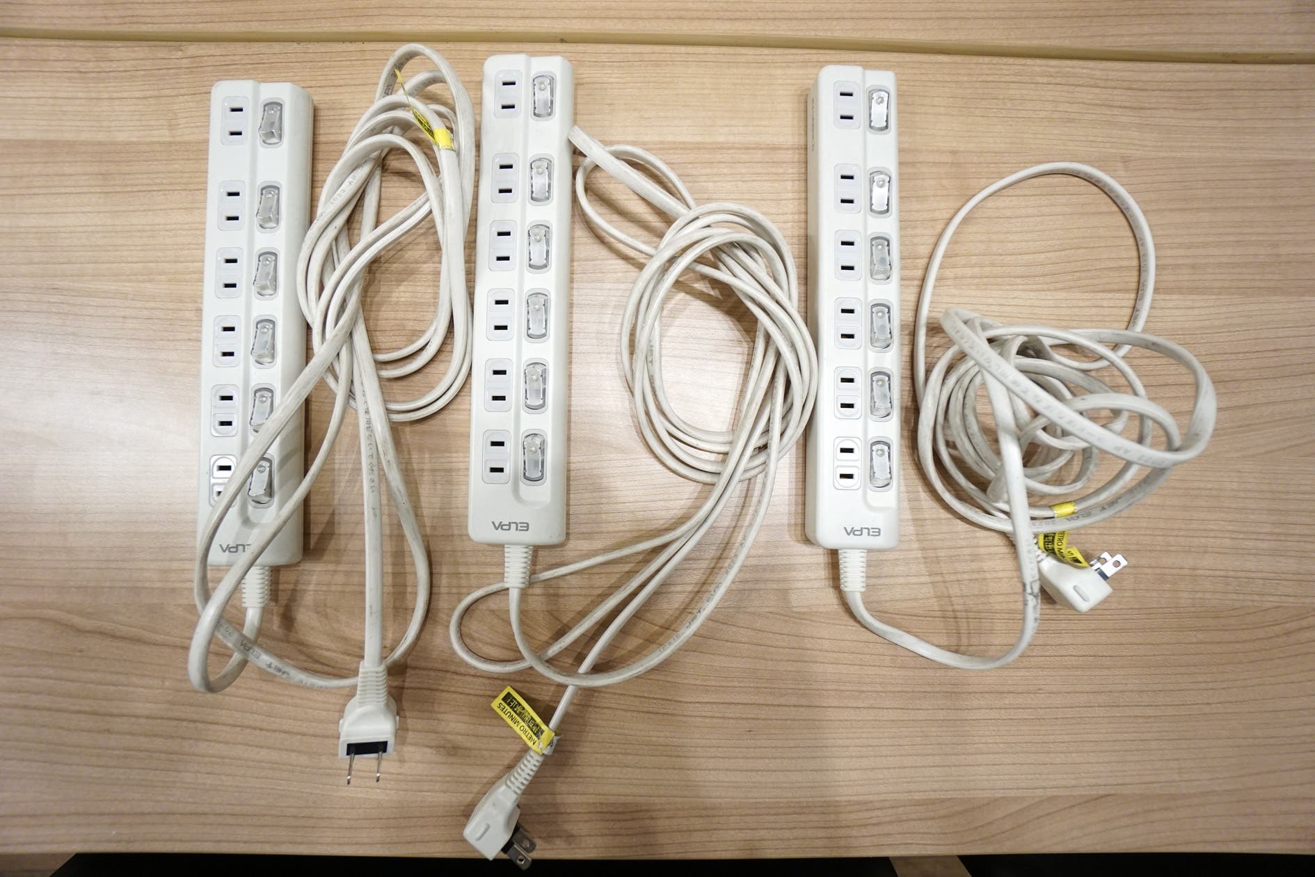 ＜鶴見駅前会議室＞駅目の前👀10名収容完全個室✨Wi-Fi📶ホワイトボード📝会議/商談/ワークショップ/ボードゲーム/撮影の写真9