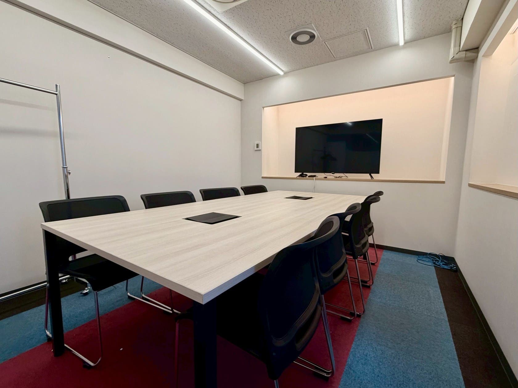 【NEW OPEN!】8F Room B /会議や商談に最適！モニター・ホワイトボード付きの写真1