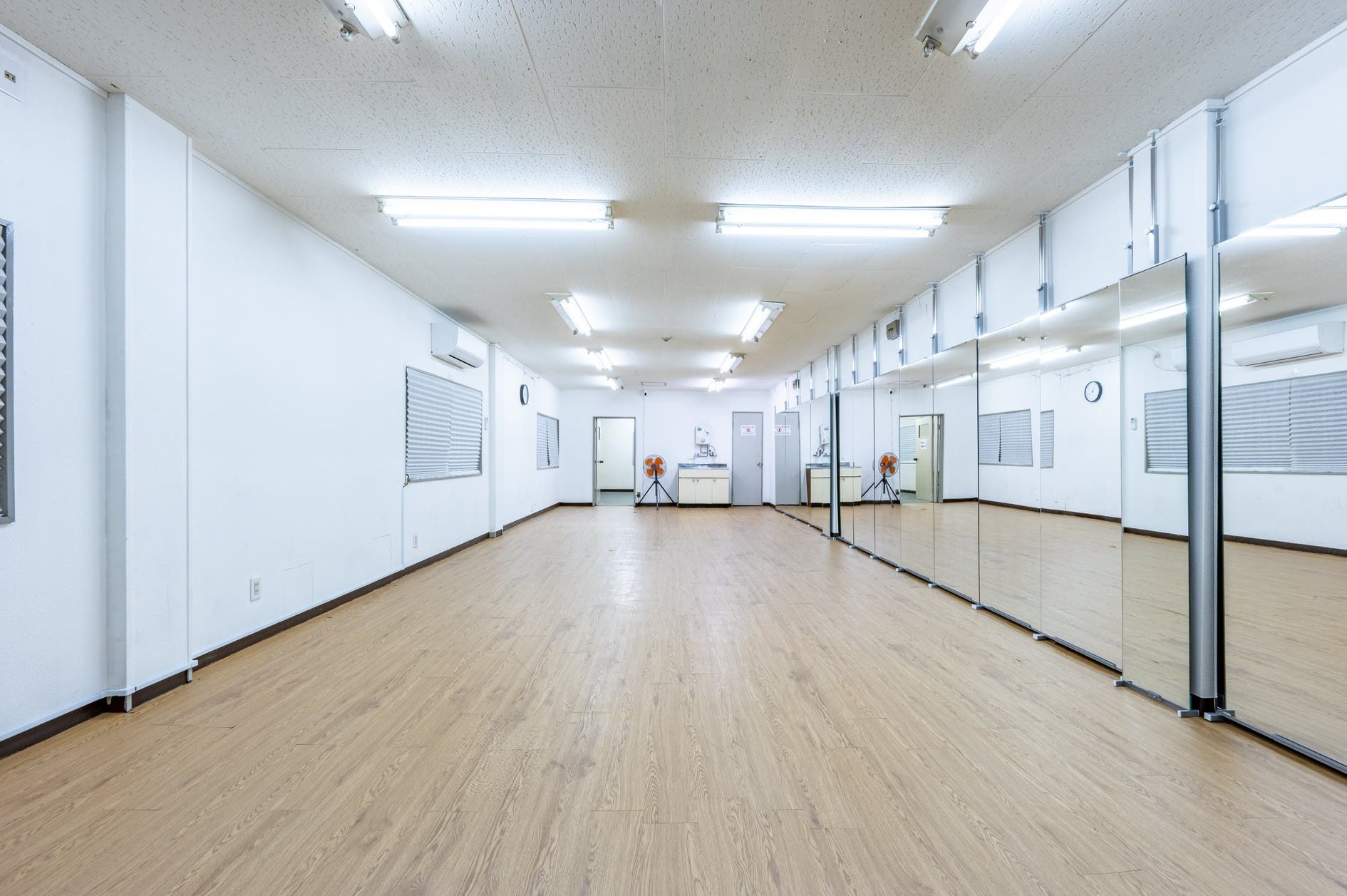 【リニューアルオープン！】53㎡で20人踊れる大規模スタジオ💃ヨガマット完備✨更衣室も14㎡と複数人が同時利用可能の写真2