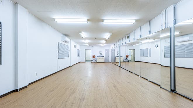 【リニューアルオープン!】53㎡で20人踊れる大規模スタジオ💃ヨガマット完備✨更衣室も14㎡と複数人が同時利用可能の写真2