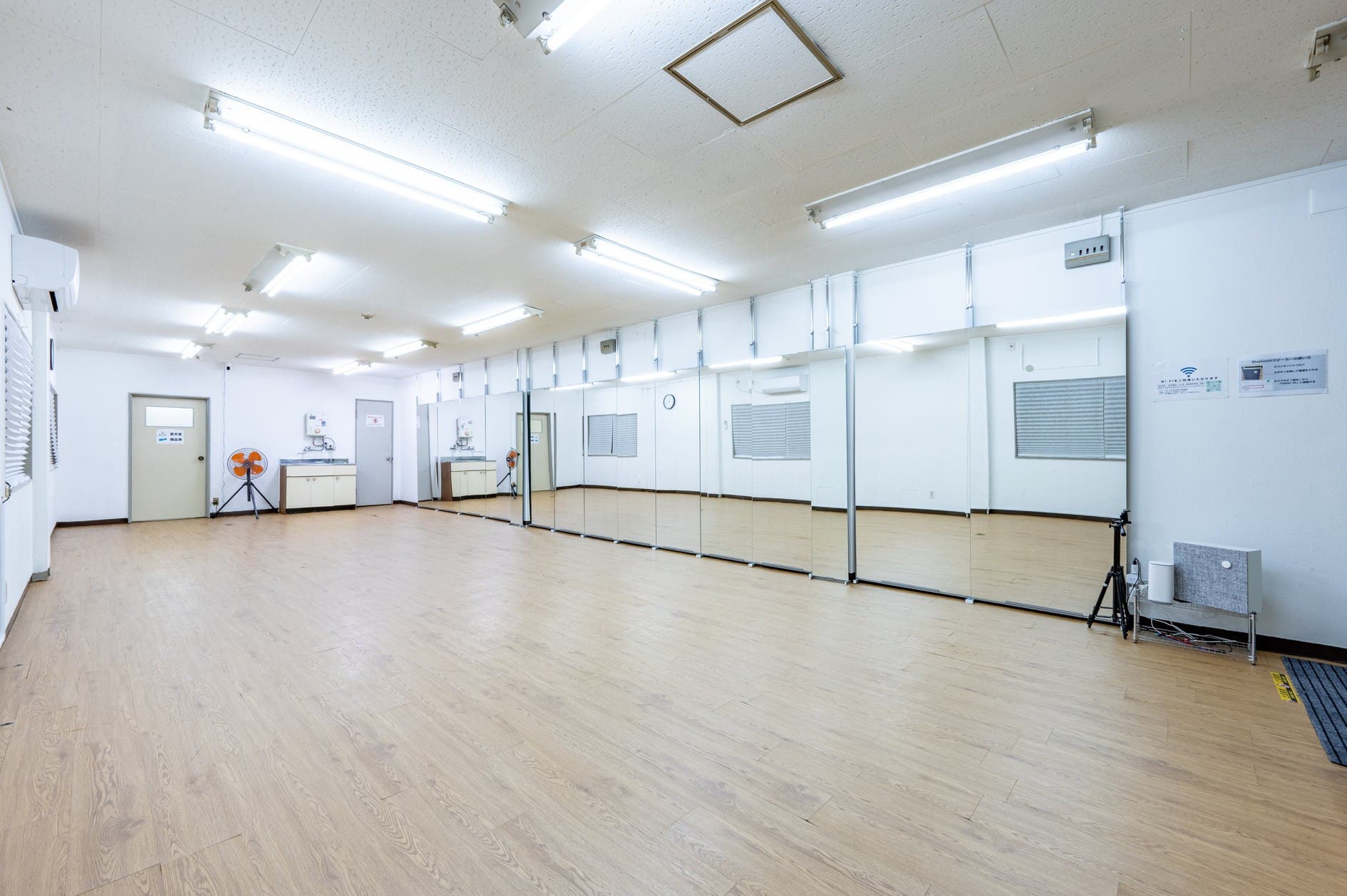 【リニューアルオープン！】53㎡で20人踊れる大規模スタジオ💃ヨガマット完備✨更衣室も14㎡と複数人が同時利用可能の写真3