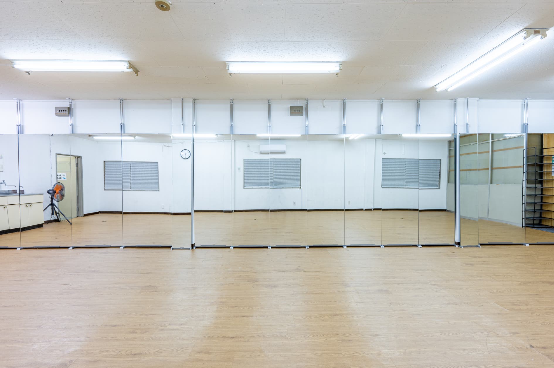 【リニューアルオープン！】53㎡で20人踊れる大規模スタジオ💃ヨガマット完備✨更衣室も14㎡と複数人が同時利用可能の写真4