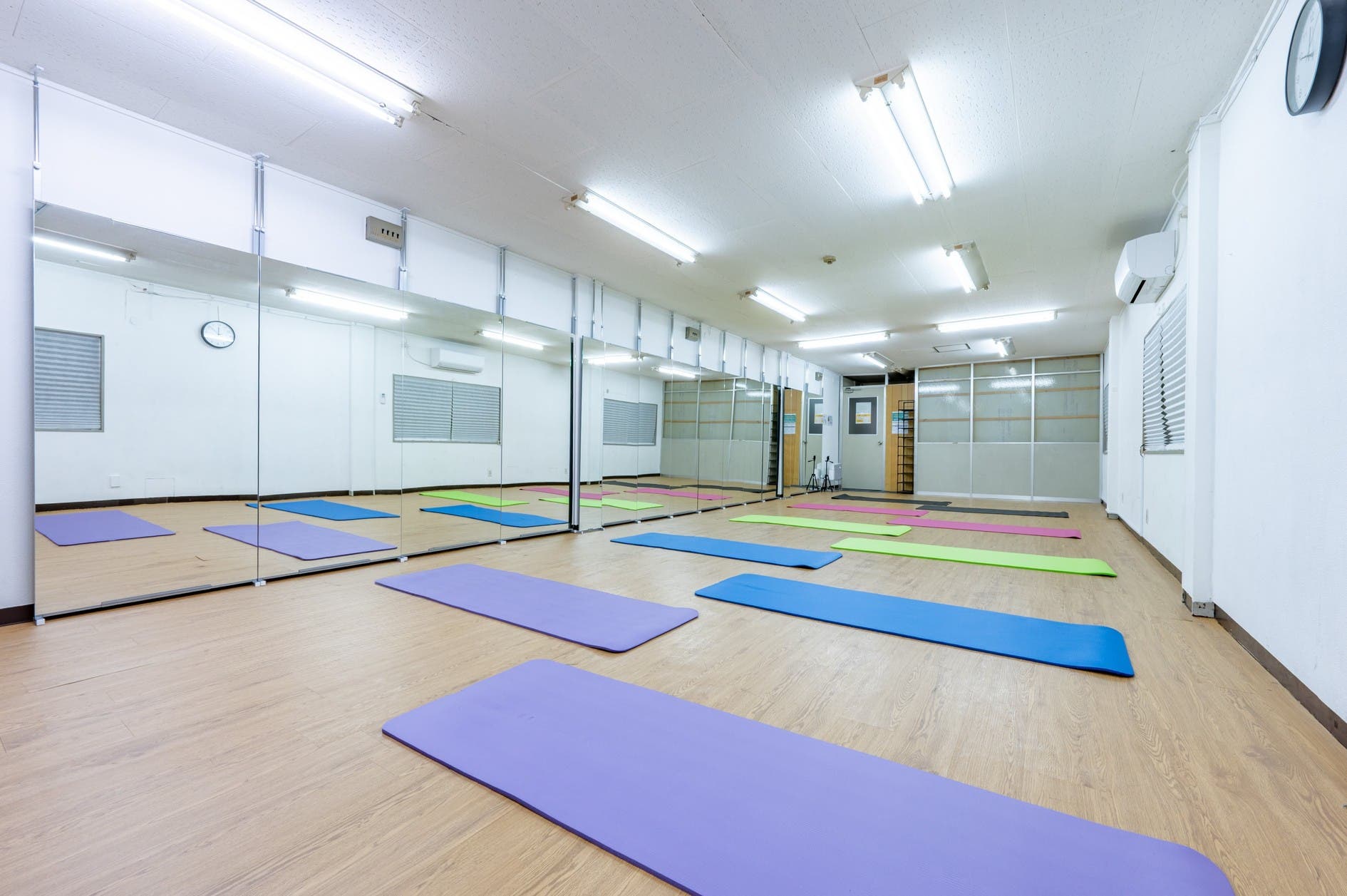 【リニューアルオープン！】53㎡で20人踊れる大規模スタジオ💃ヨガマット完備✨更衣室も14㎡と複数人が同時利用可能の写真5