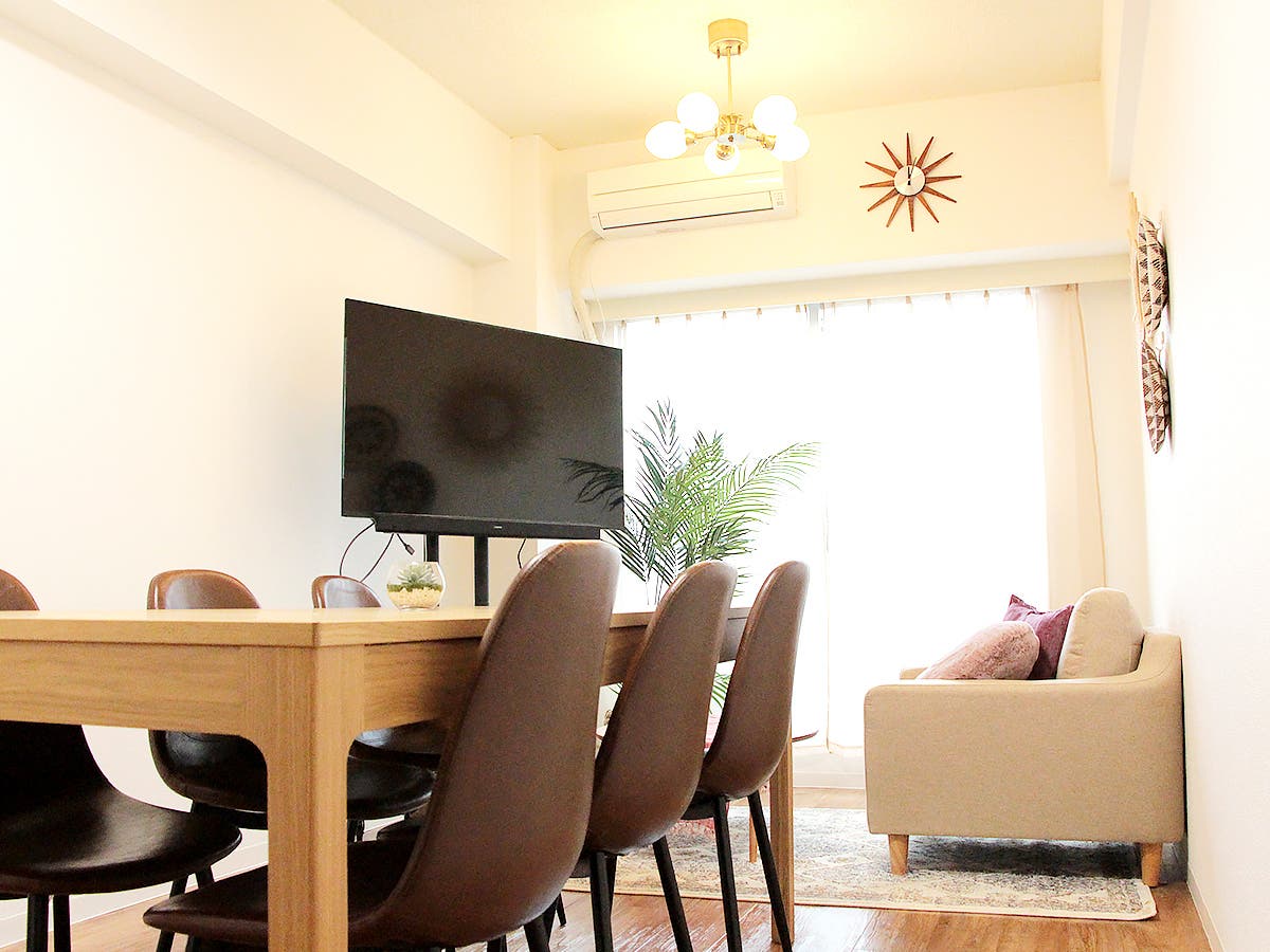 駅徒歩2分🌟清潔でオシャレ、📺50型TVモニター、📶無料Wi-Fi、少人数ワーク、📸撮影に最適【R-BASE高田馬場】の写真1