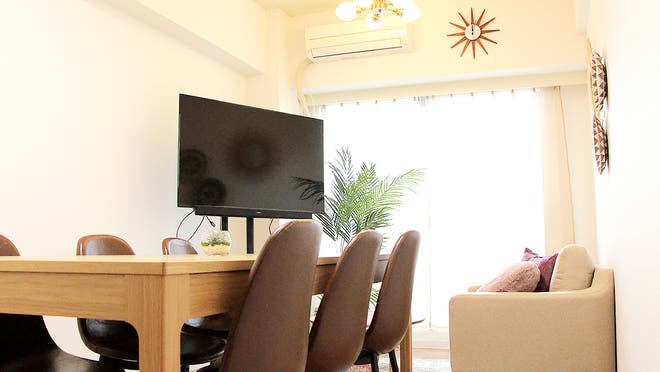 駅徒歩2分🌟清潔でオシャレ、📺50型TVモニター、📶無料Wi-Fi、少人数ワーク、📸撮影に最適【R-BASE高田馬場】の写真1