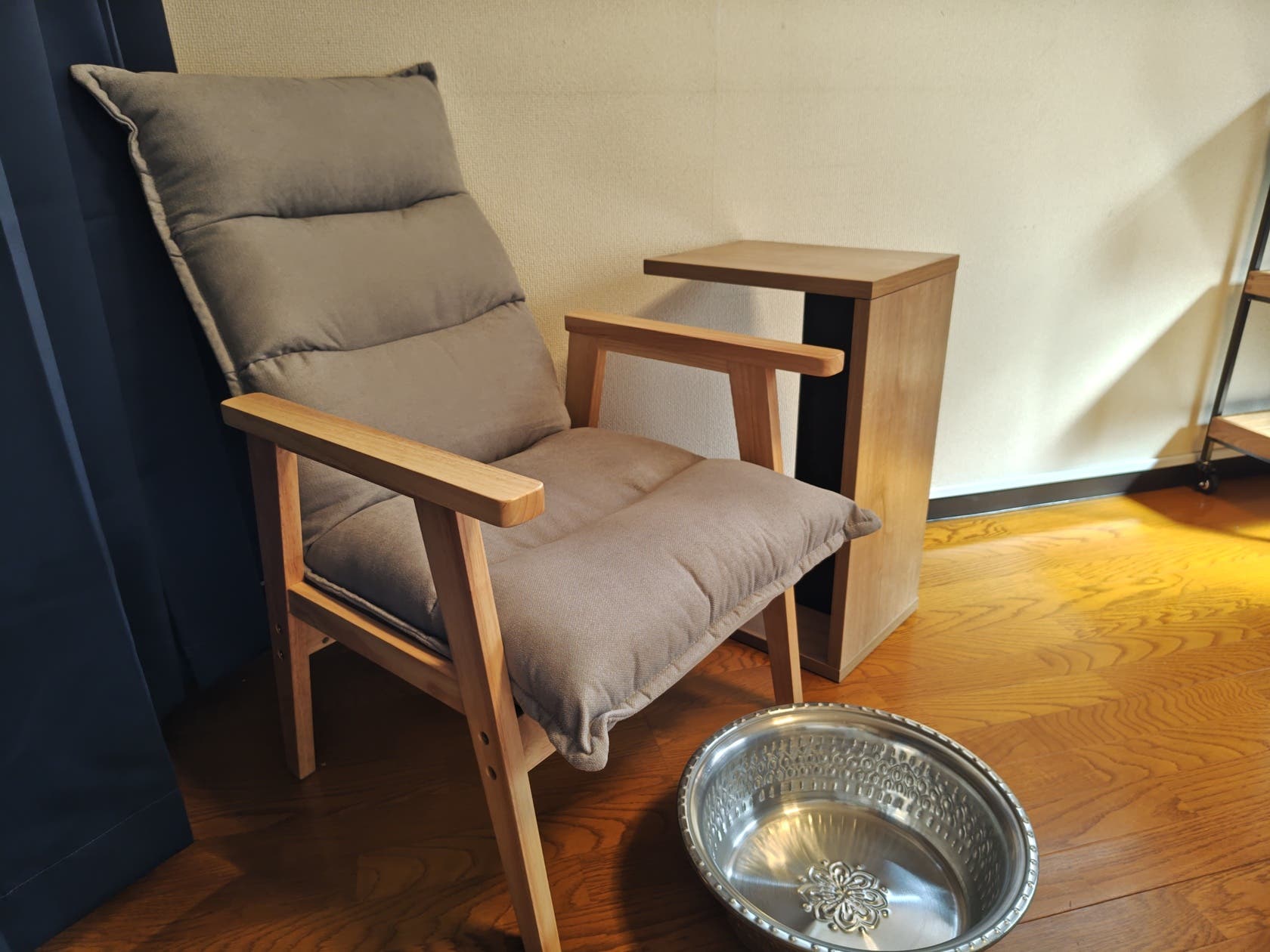 川崎駅6分｜清潔で落ち着く施術専用サロン。12月は1時間1,080円／LUSSO手動昇降ベッド・タオル完備。の写真18