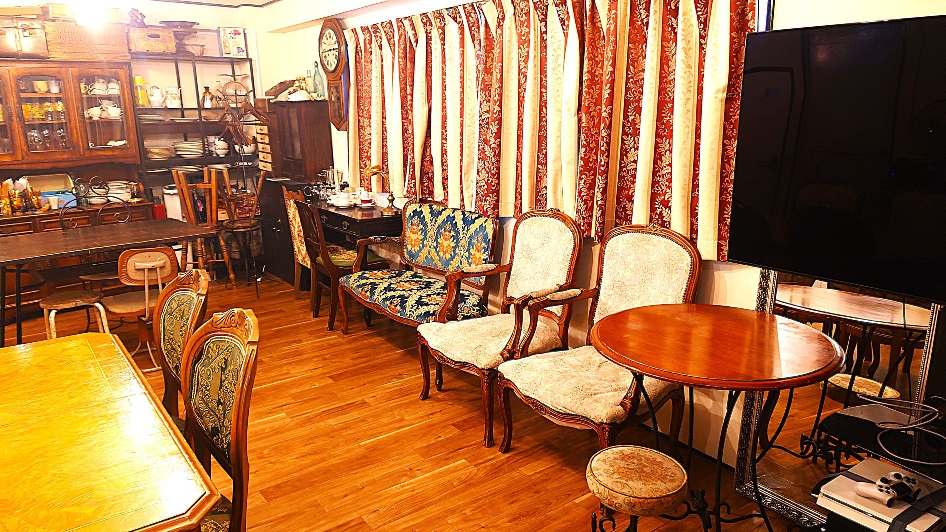 中野駅徒歩5分のワンフロアー貸し切り。各種イベントやパーティー・撮影・教室・会議・演劇の練習等に!!クリスマス・忘年会・新年会の写真9