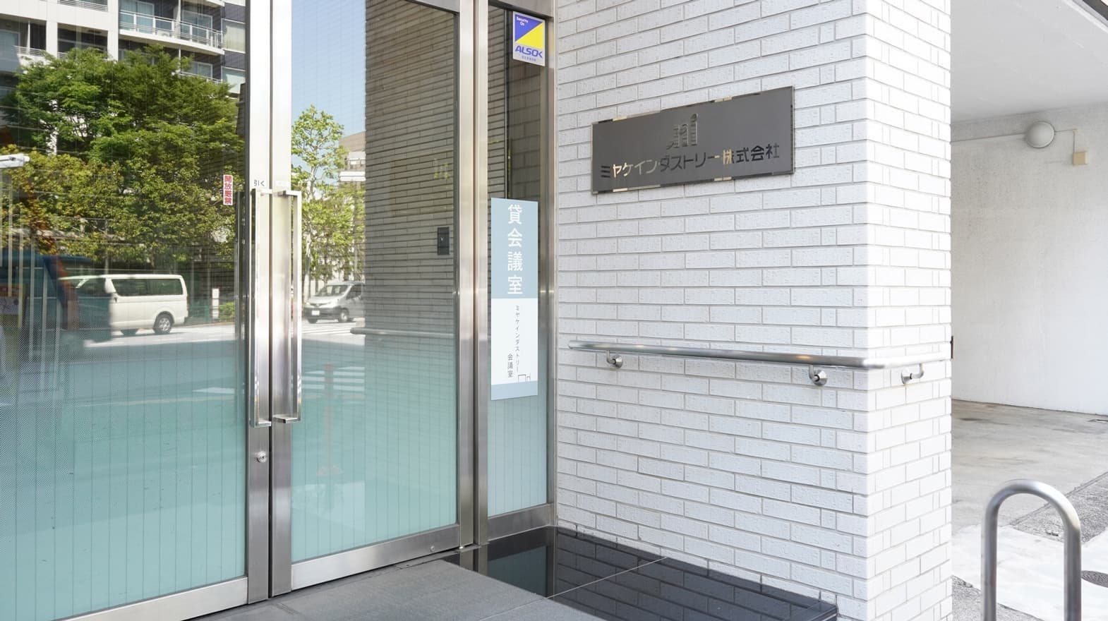 【スタッフ常駐で安心】四谷三丁目駅から徒歩2分！無料Wi-Fi＆プロジェクター完備！71㎡＆39名着席可能【第一+第二会議室】の写真18