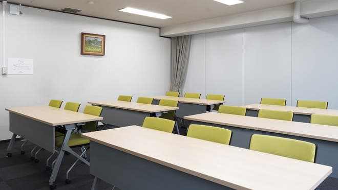 【スタッフ常駐で安心】四谷三丁目駅から徒歩2分!無料Wi-Fi&プロジェクター完備!36.4㎡&18名着席可能【第一会議室】の写真3