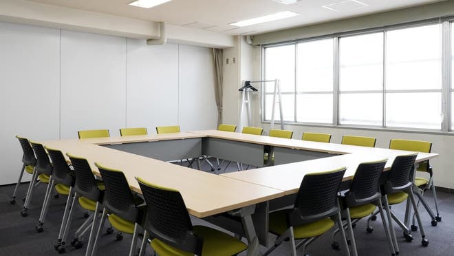 【スタッフ常駐で安心】四谷三丁目駅から徒歩2分!無料Wi-Fi&プロジェクター完備!36.4㎡&18名着席可能【第一会議室】の写真7