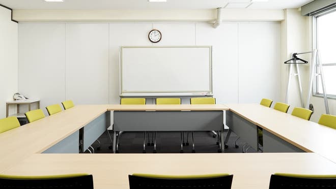 【スタッフ常駐で安心】四谷三丁目駅から徒歩2分!無料Wi-Fi&ホワイトボード完備!34.6㎡&18名着席可能【第二会議室】の写真3