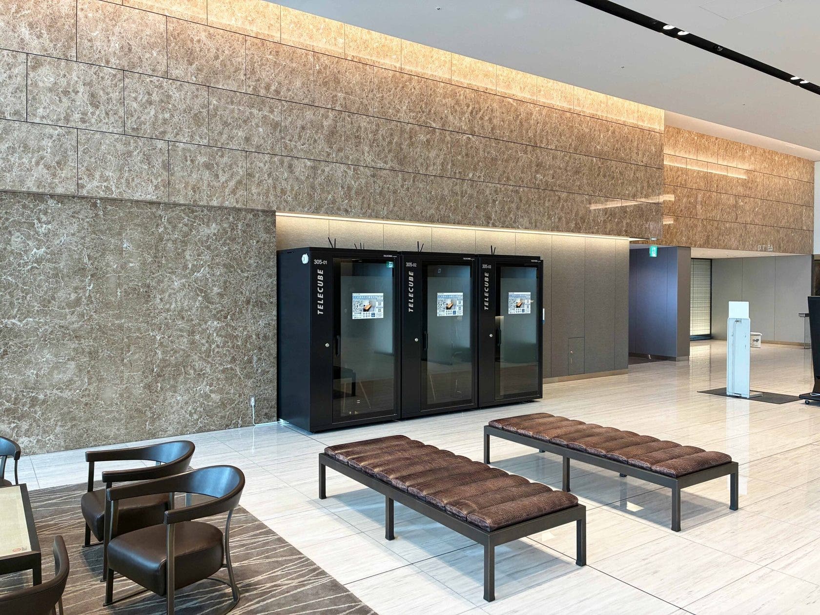 【テレキューブ】京橋エドグランの個室型ワークブース（305-01）です。視線と音を遮る、プライベートな集中環境。の写真1