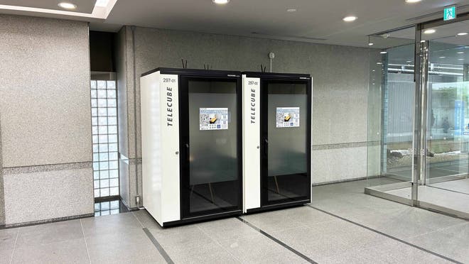 【テレキューブ】日本生命南藤沢ビルの個室型ワークブース(297-01)です。視線と音を遮る、プライベートな集中環境。の写真1