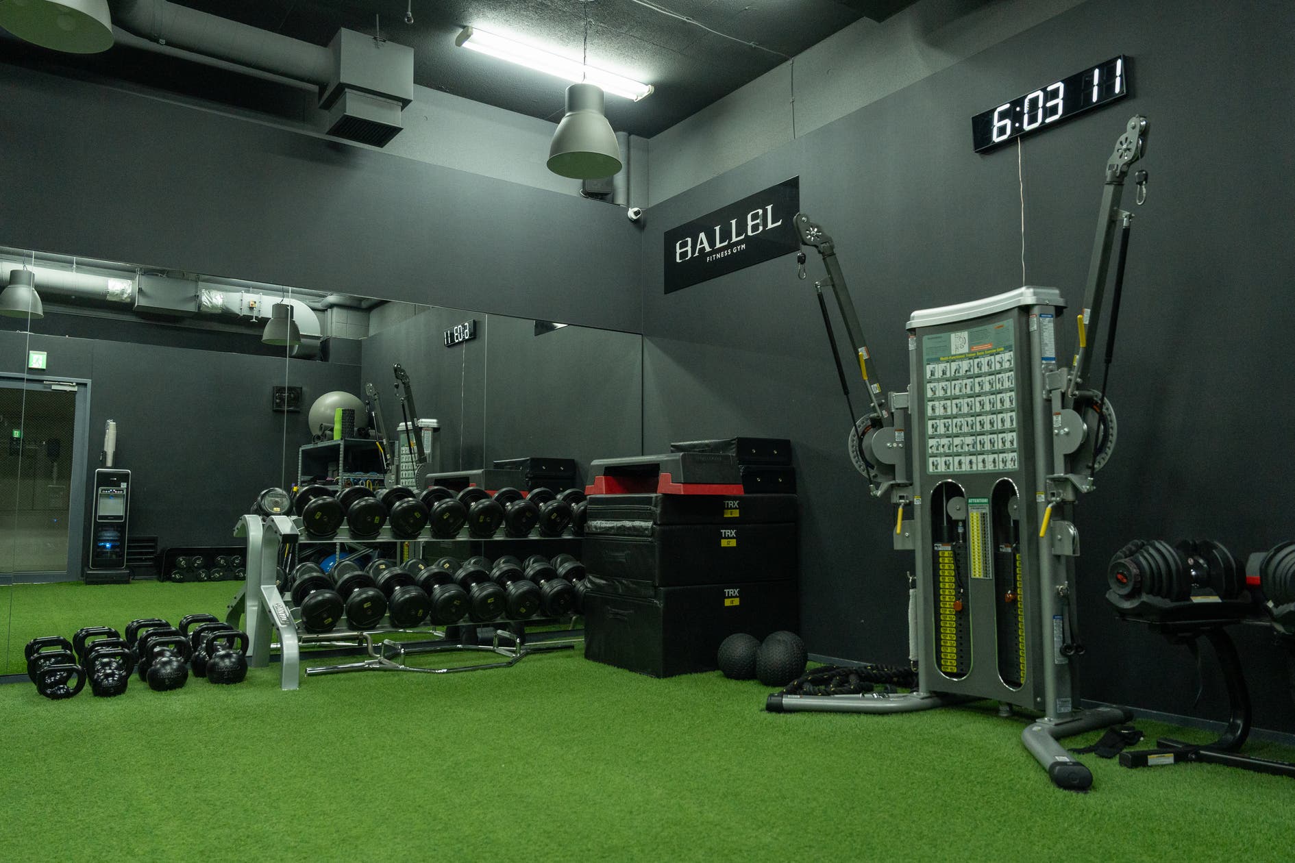 ７種類のマシンを完備！代々木公園駅【徒歩３分】＆天井高４m｜上質でラグジュアリーな極上空間の写真2