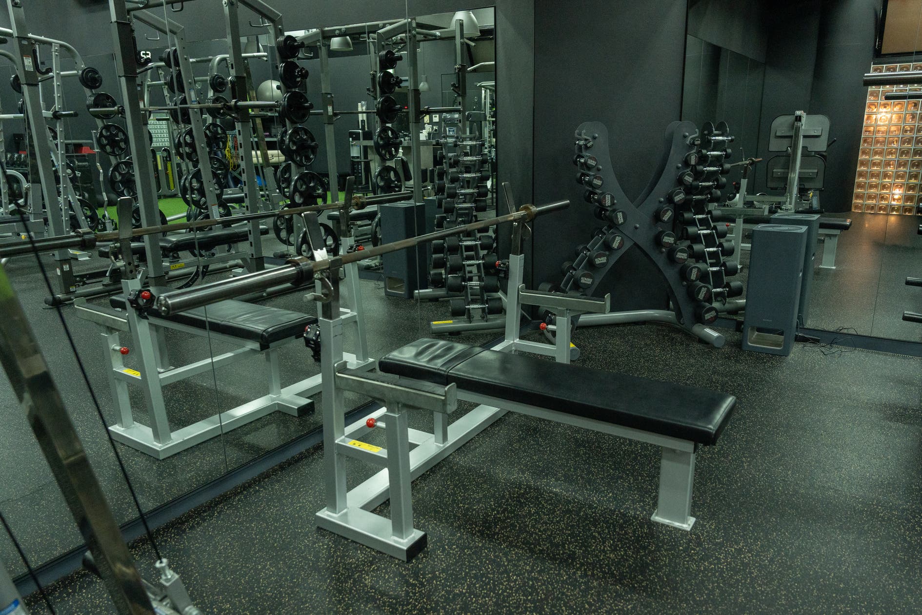 ７種類のマシンを完備！代々木公園駅【徒歩３分】＆天井高４m｜上質でラグジュアリーな極上空間の写真6