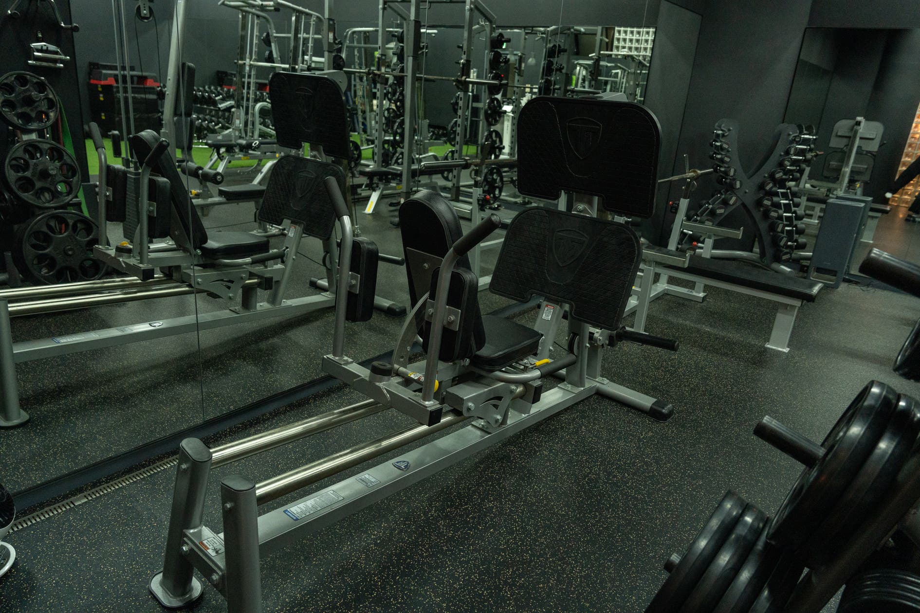 ７種類のマシンを完備！代々木公園駅【徒歩３分】＆天井高４m｜上質でラグジュアリーな極上空間の写真7