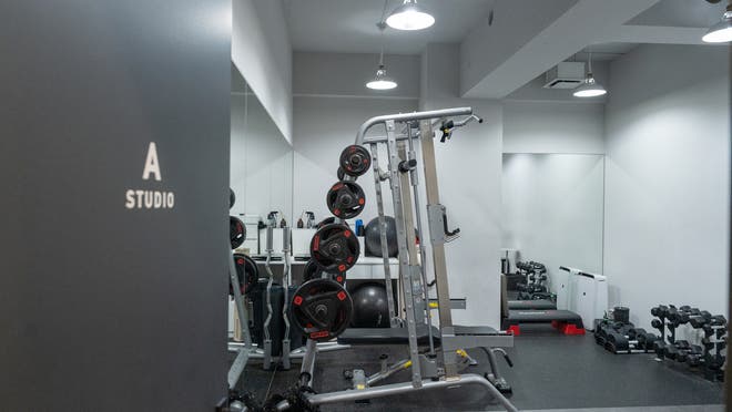 恵比寿駅徒歩3分|天井高3m超の上質な個室レンタルジムの写真2