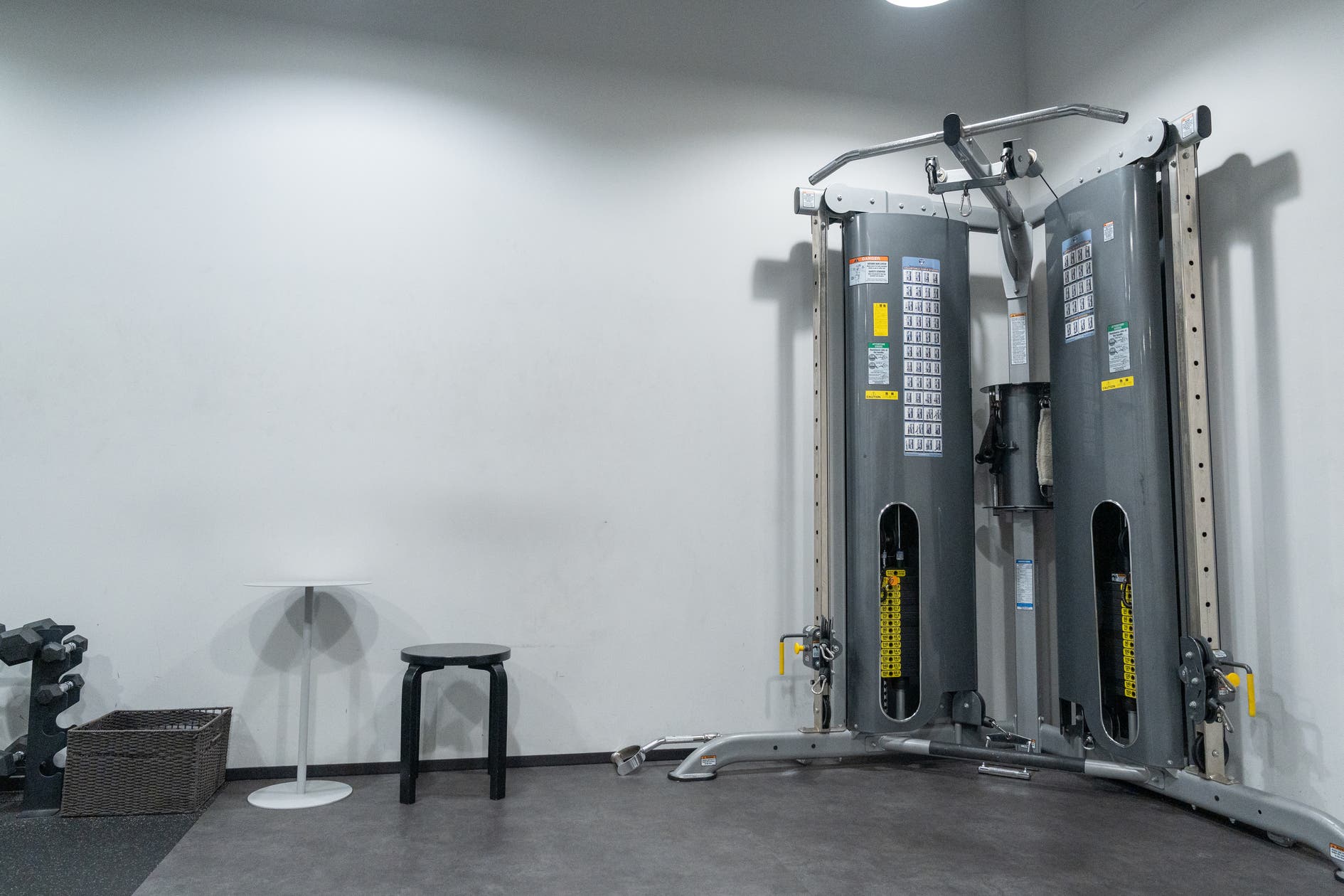 恵比寿駅徒歩3分｜天井高3m超の上質な個室レンタルジムの写真4