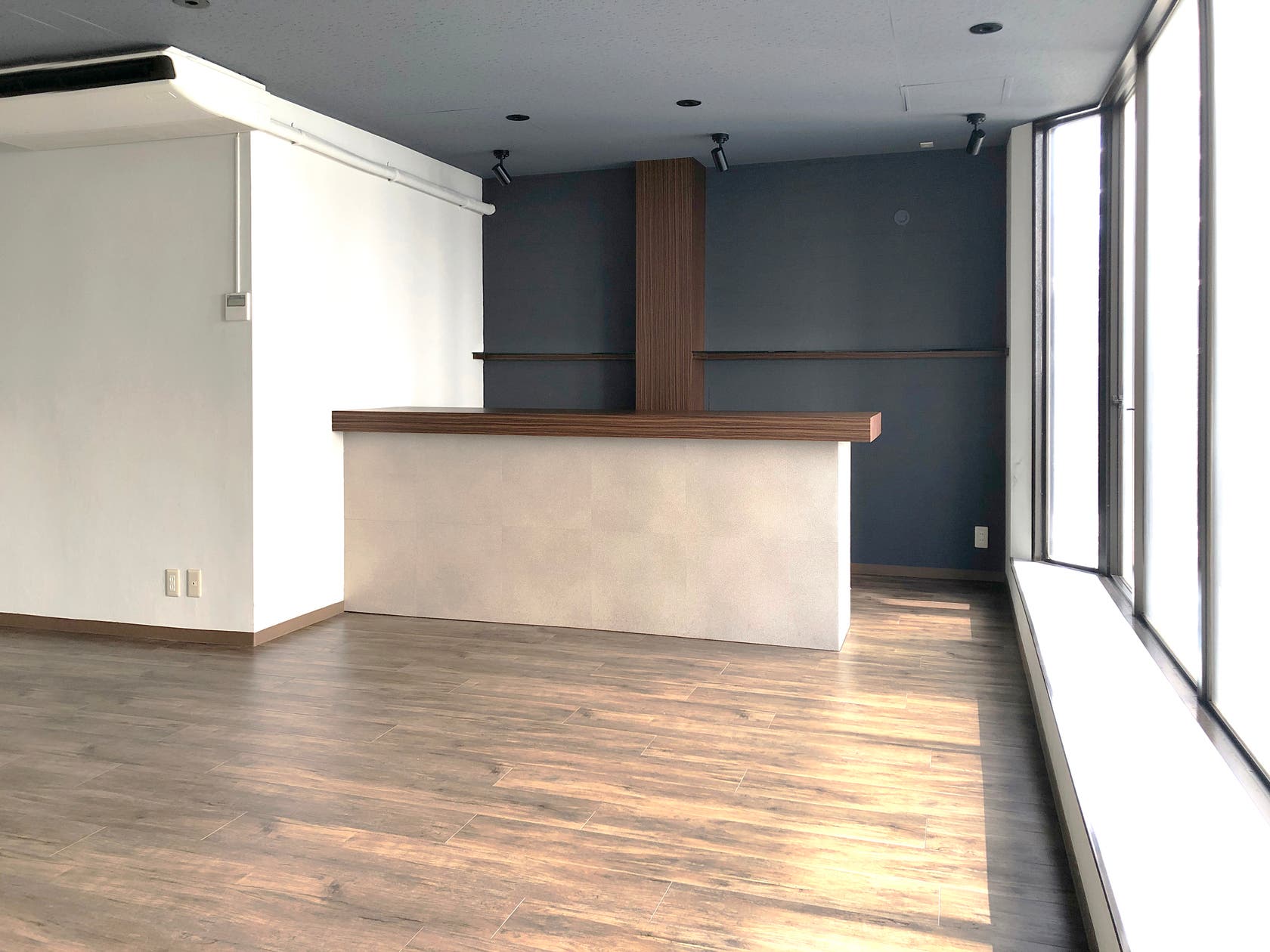 【靱公園1分・本町駅1分・肥後橋駅9分】全面大窓から街並を眺めながらヨガ・ダンス・動画・写真撮影を楽しめるレンタルスタジオの写真10