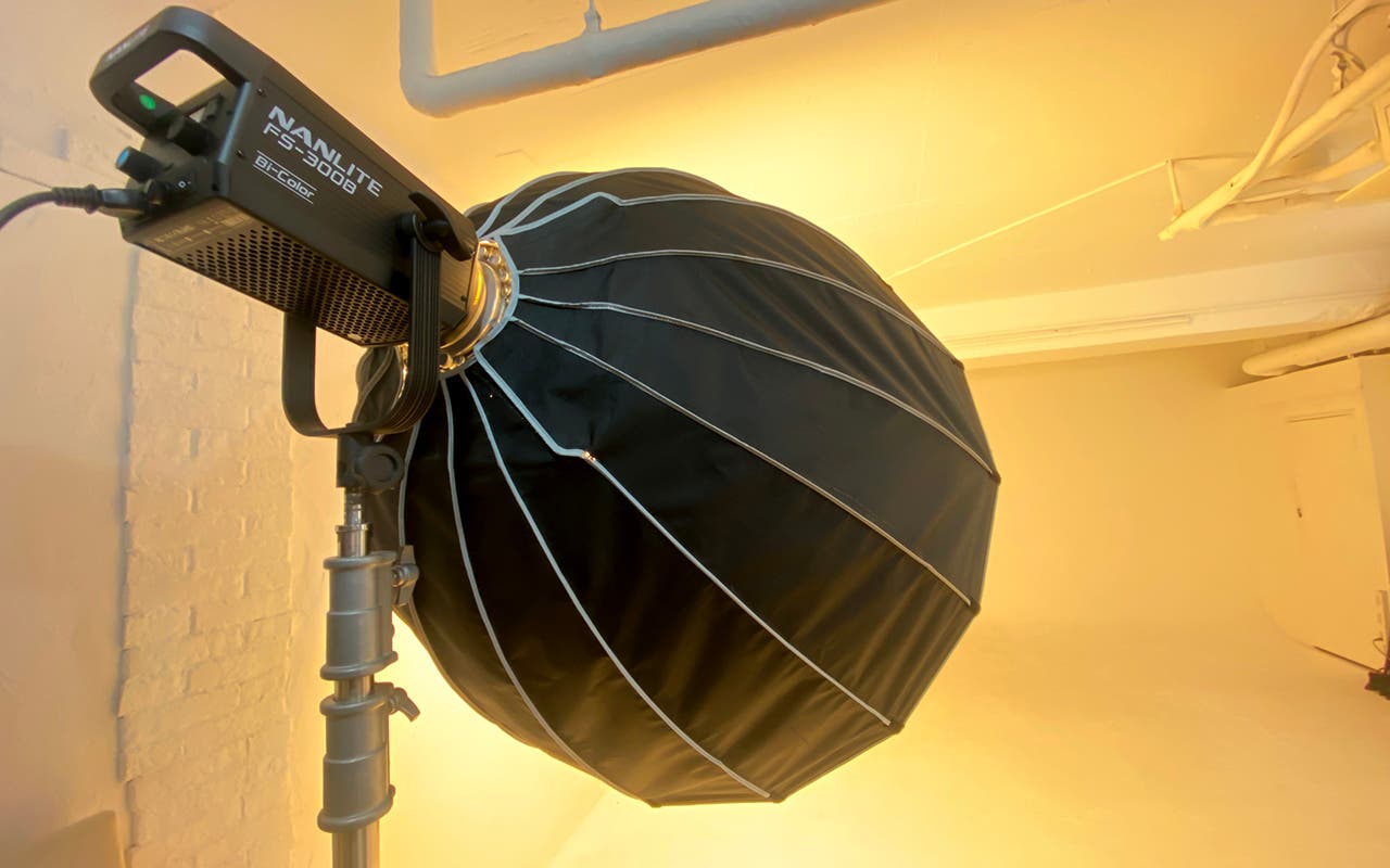 南青山の誰でも気軽に24h使える本格的セルフ型白ホリスタジオ！の写真3