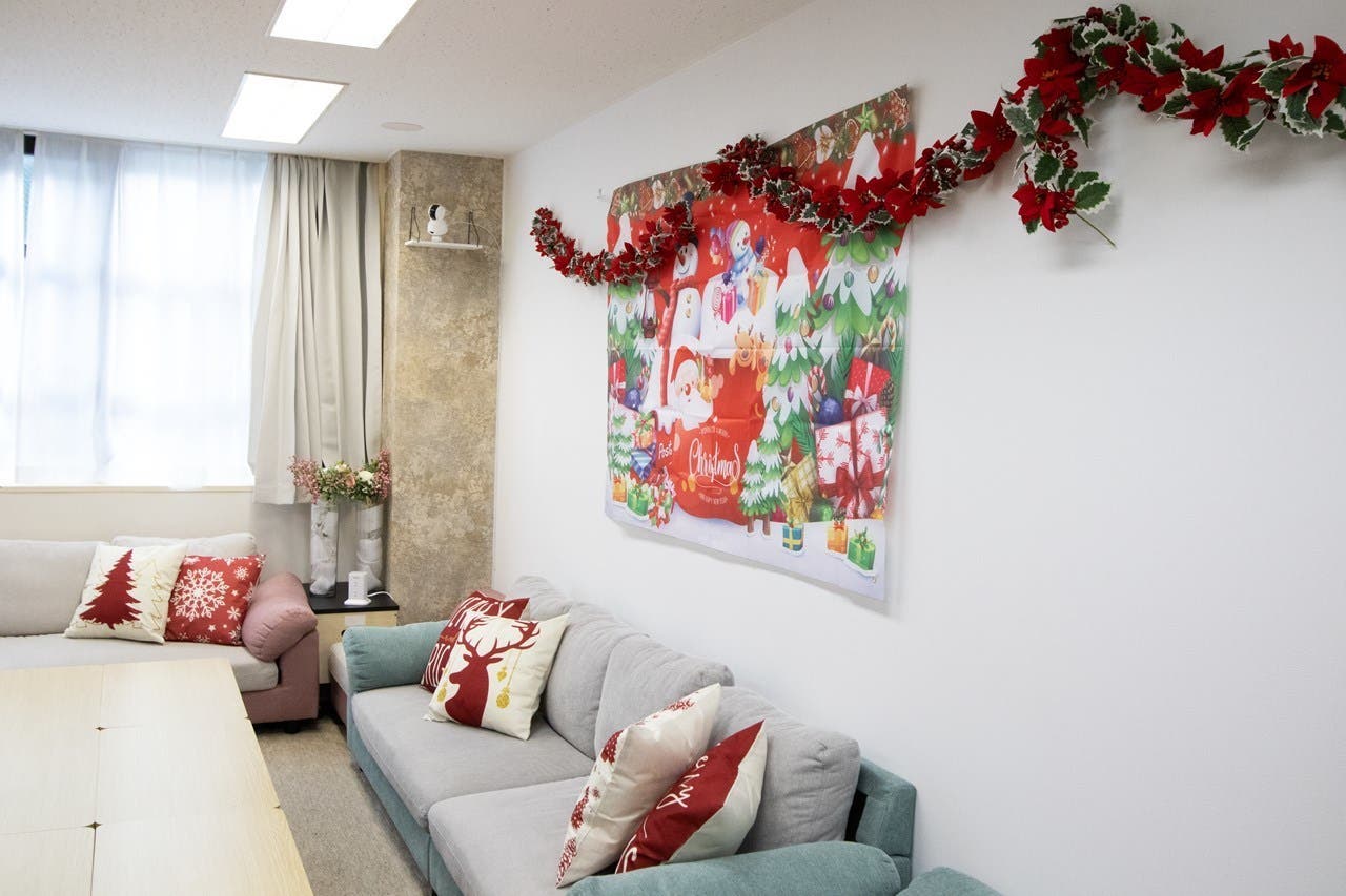 クリスマス🎅🎄新宿御苑前駅徒歩4分 広々としたパーティルーム 💛女子会💚推し活💗 📺55インチ大型テレビの写真9
