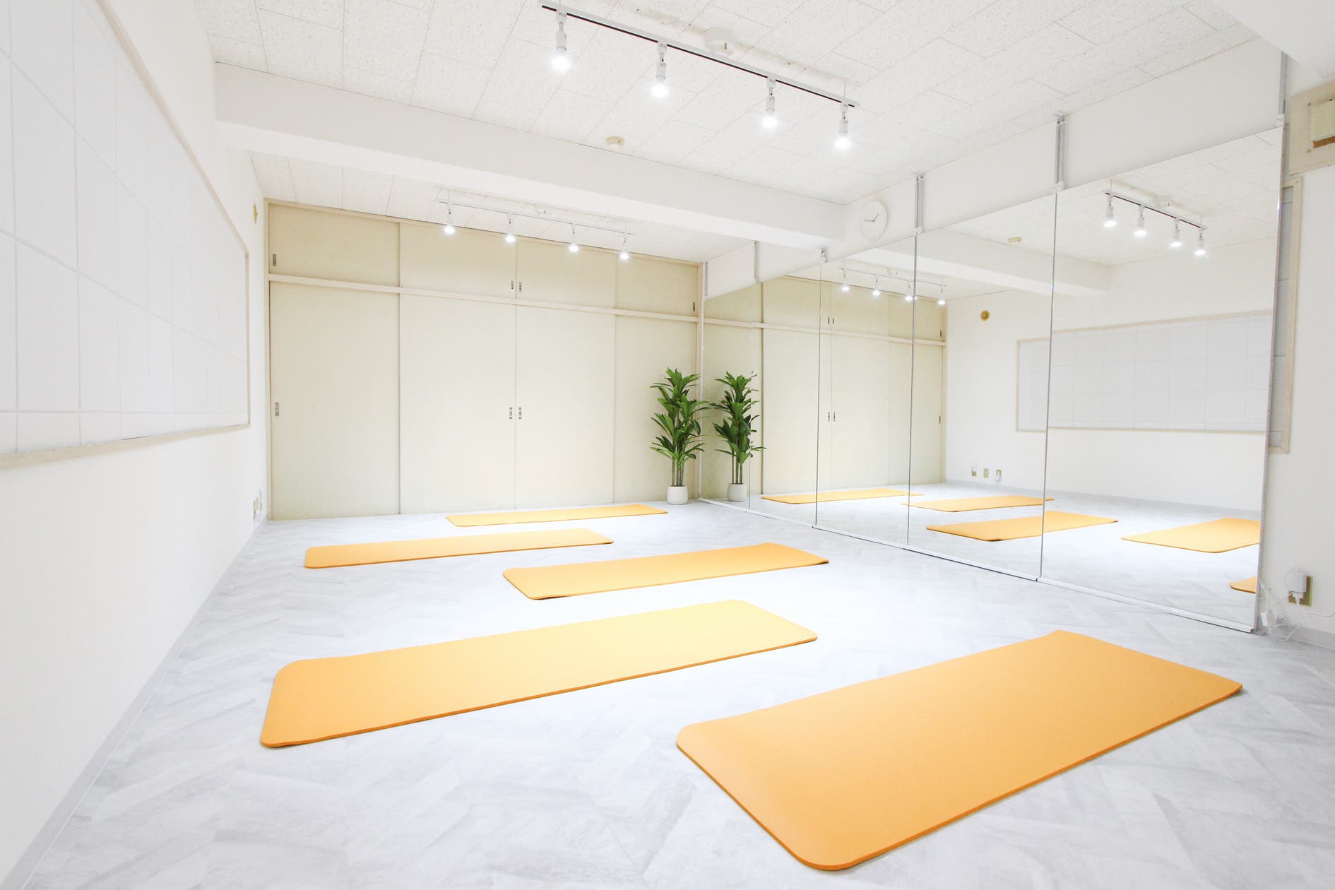 ★NEWOPEN★錦糸町北口7分/キレイな1棟スタジオ/ヨガ・ダンス・ピラティス等/2面鏡5.4M/レッスン利用可/無料備品多数の写真2