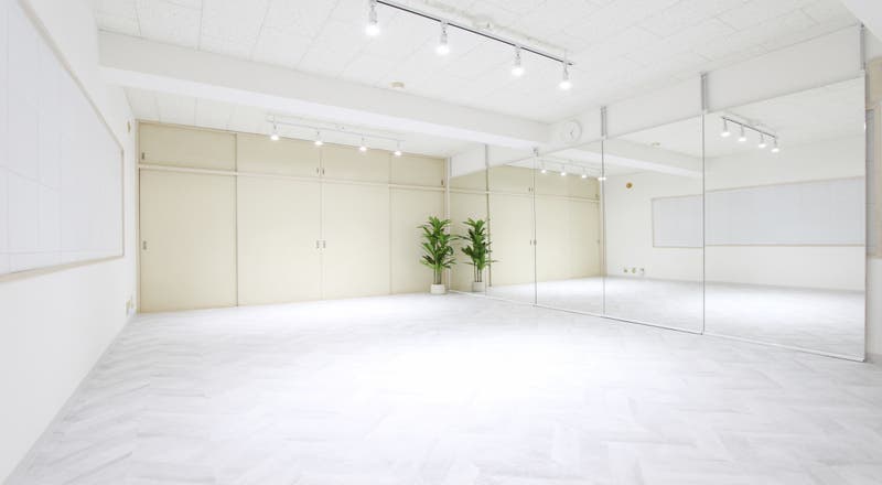 錦糸町北口7分/キレイな1棟スタジオ/ヨガ・ダンス・ピラティス等/2面鏡5.4M/レッスン利用可/無料備品多数