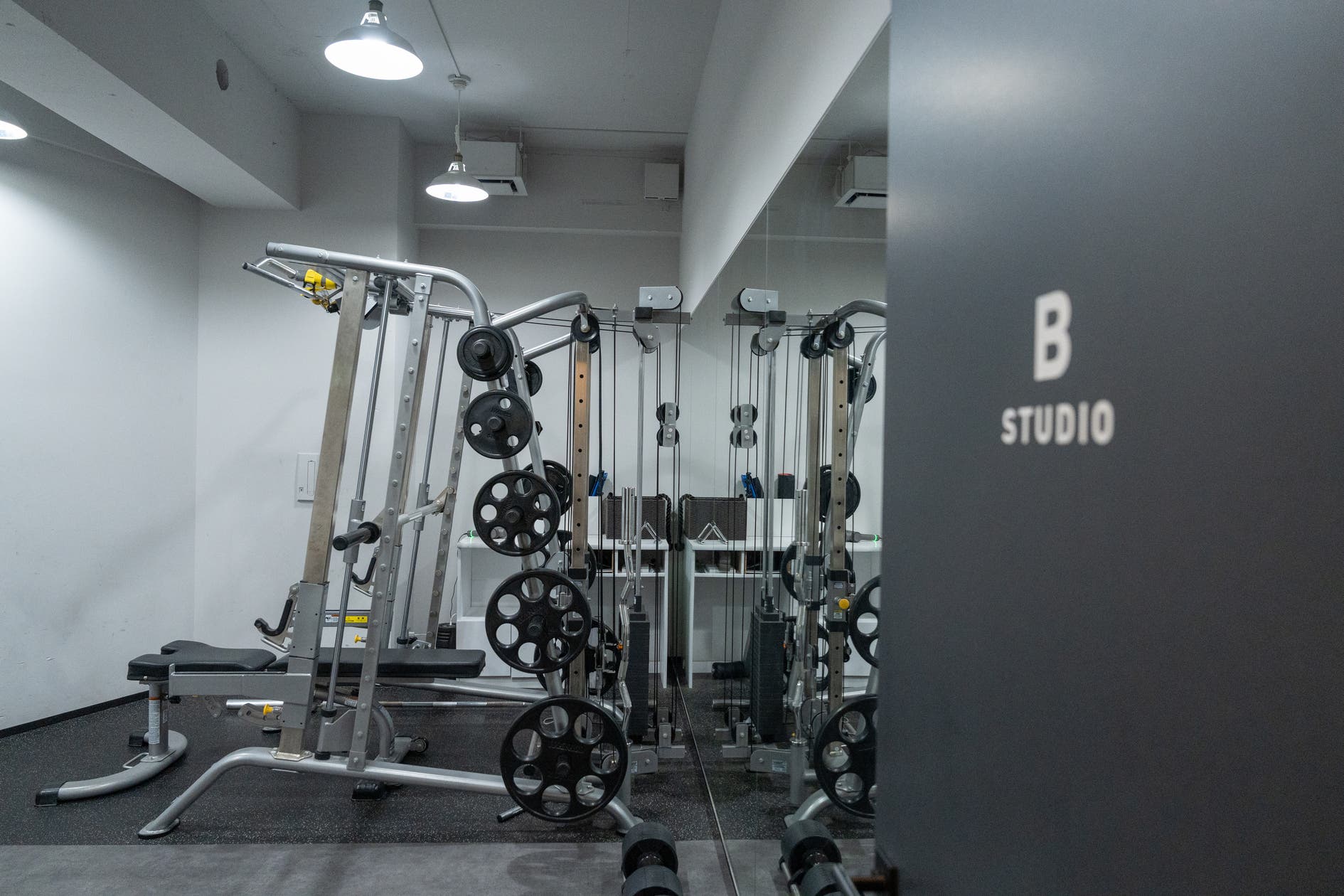 恵比寿駅徒歩3分｜天井高3m超の上質な個室レンタルジムの写真5