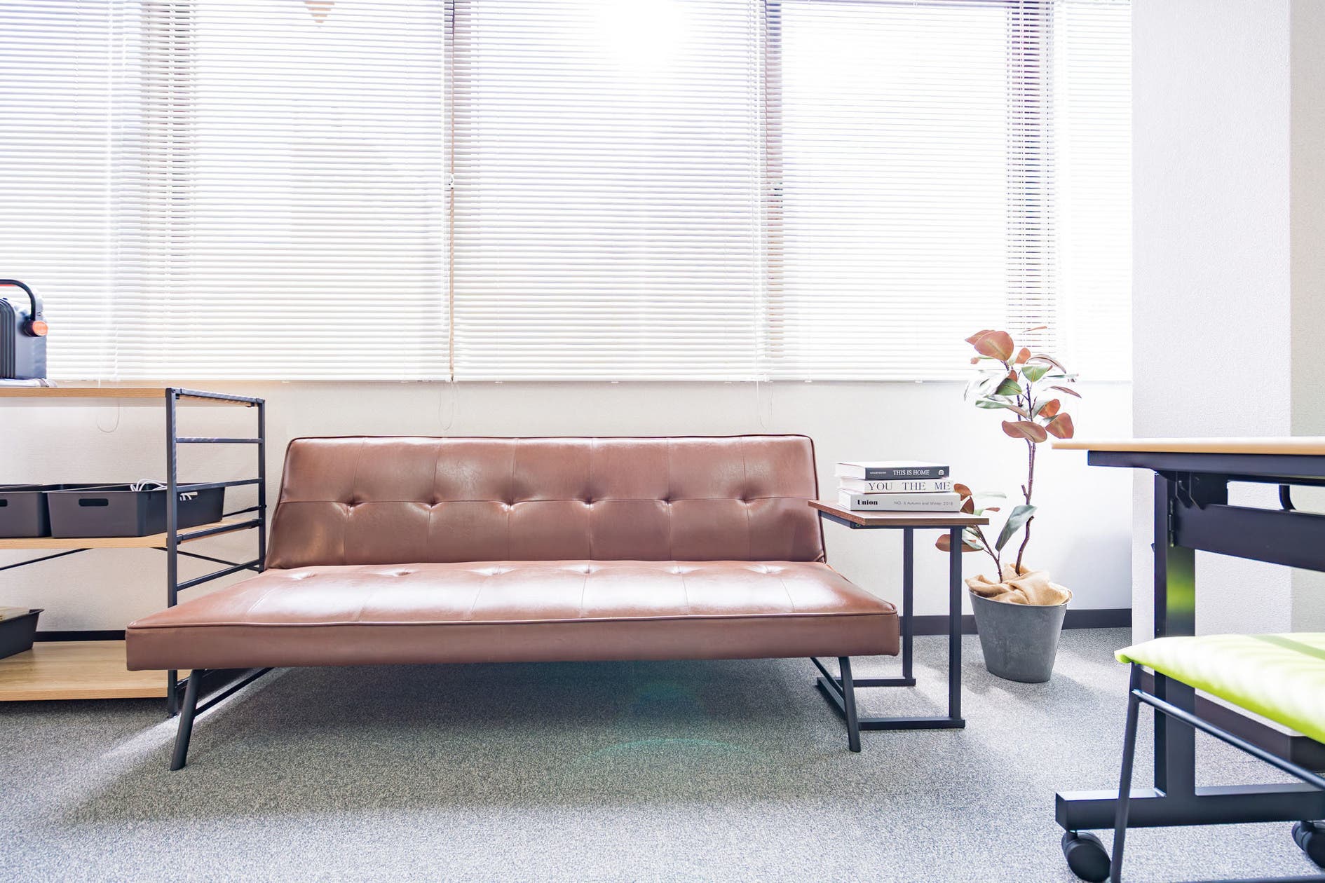 🥳【新大阪駅徒歩3分】最大50名/大画面モニタ/マイク2本無料設備充実！貸し会議室・研修セミナーに！の写真10