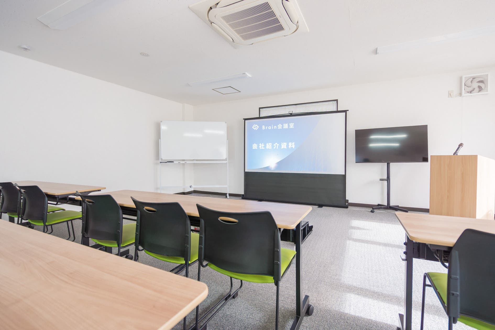 🥳【新大阪駅徒歩3分】最大50名/大画面モニタ/マイク2本無料設備充実！貸し会議室・研修セミナーに！の写真8