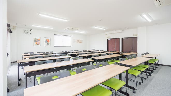 🥳【新大阪駅徒歩3分】最大50名/大画面モニタ/マイク2本無料設備充実!貸し会議室・研修セミナーに!の写真3