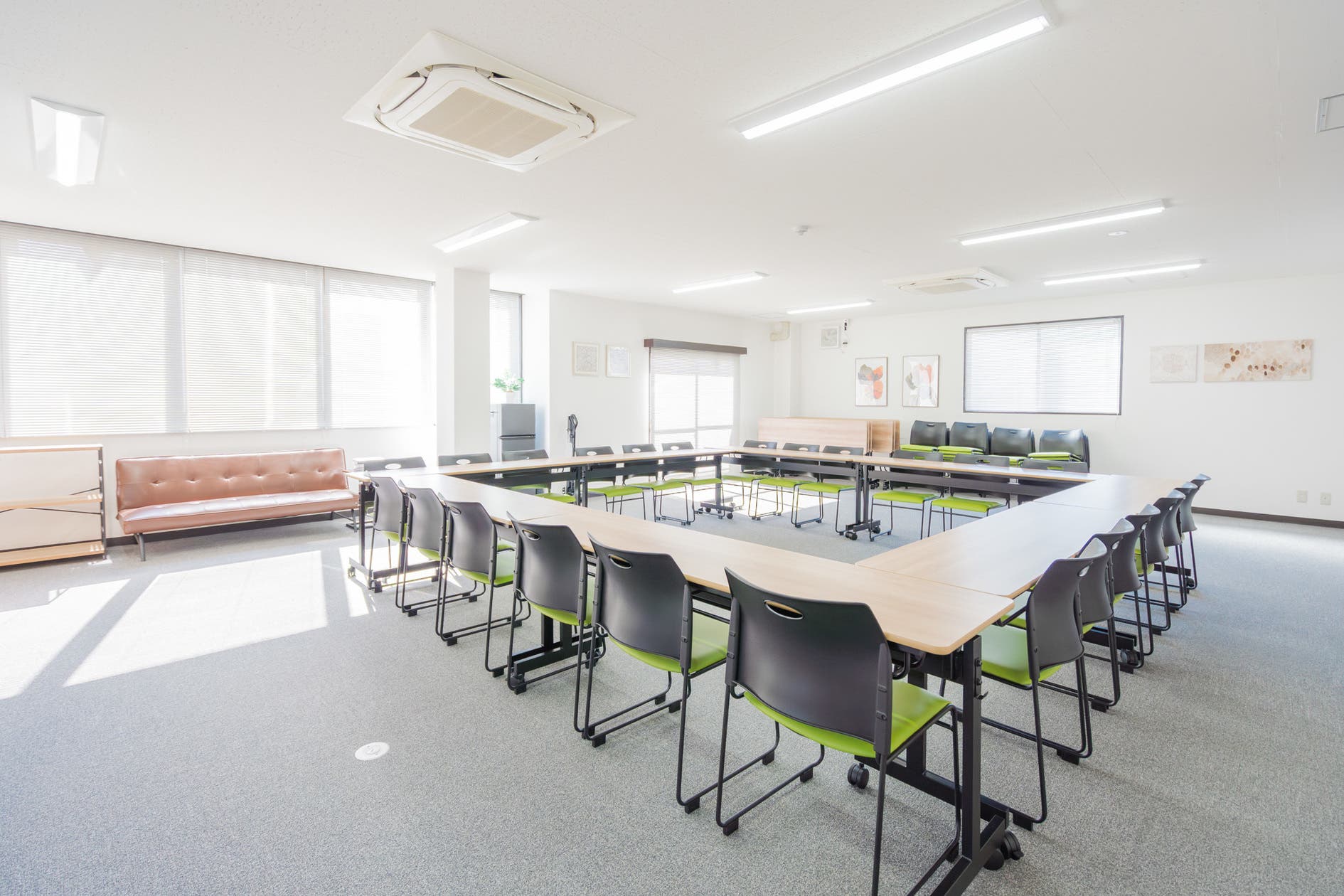 🥳【新大阪駅徒歩3分】最大50名/大画面モニタ/マイク2本無料設備充実！貸し会議室・研修セミナーに！の写真15