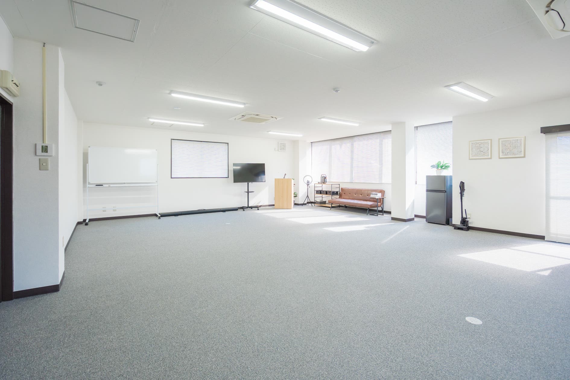 🥳【新大阪駅徒歩3分】最大50名/大画面モニタ/マイク2本無料設備充実！貸し会議室・研修セミナーに！の写真18