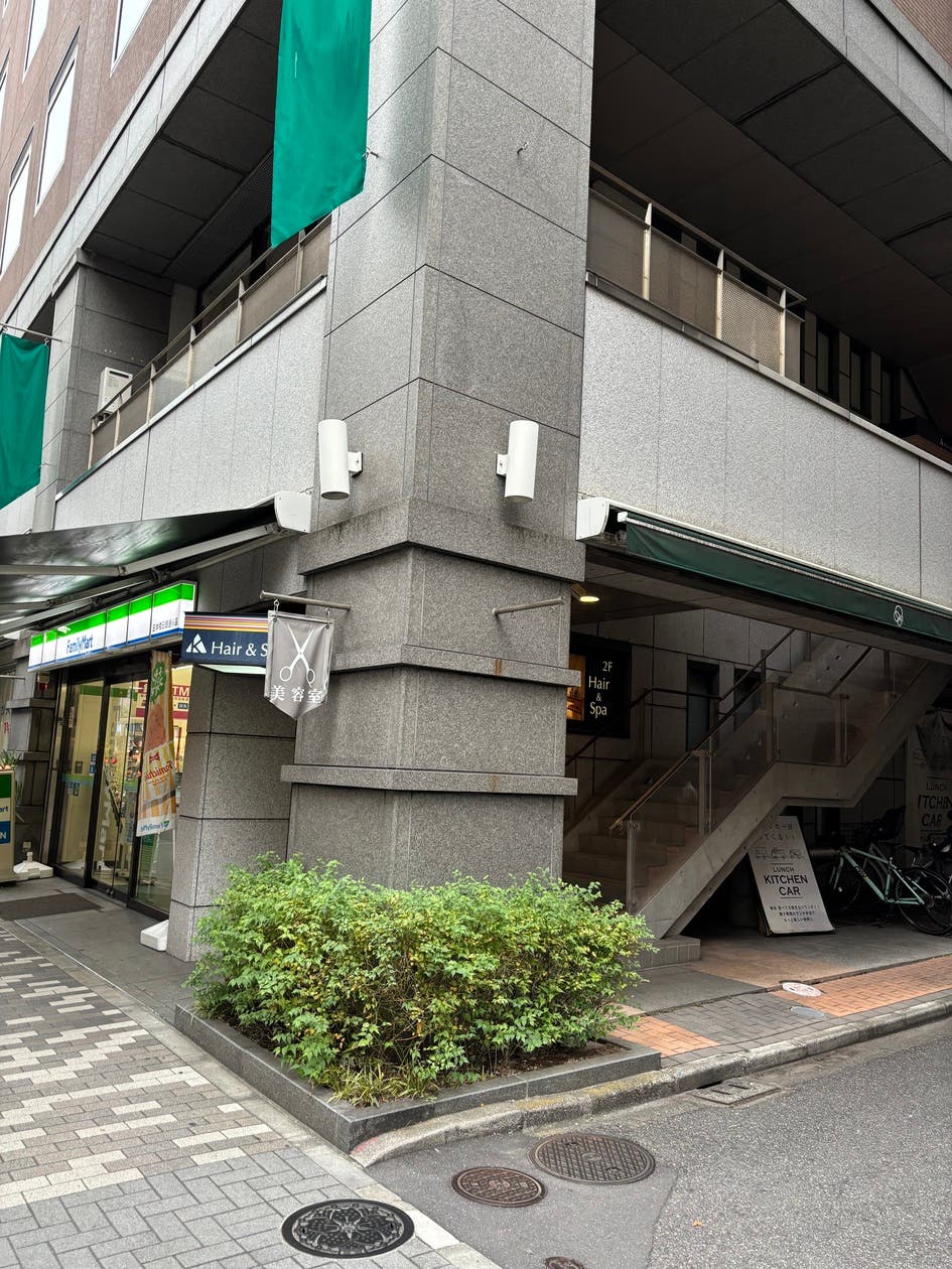 神田駅から3分！カウンターと吹き抜けがいい感じの、多用途スペースの写真11