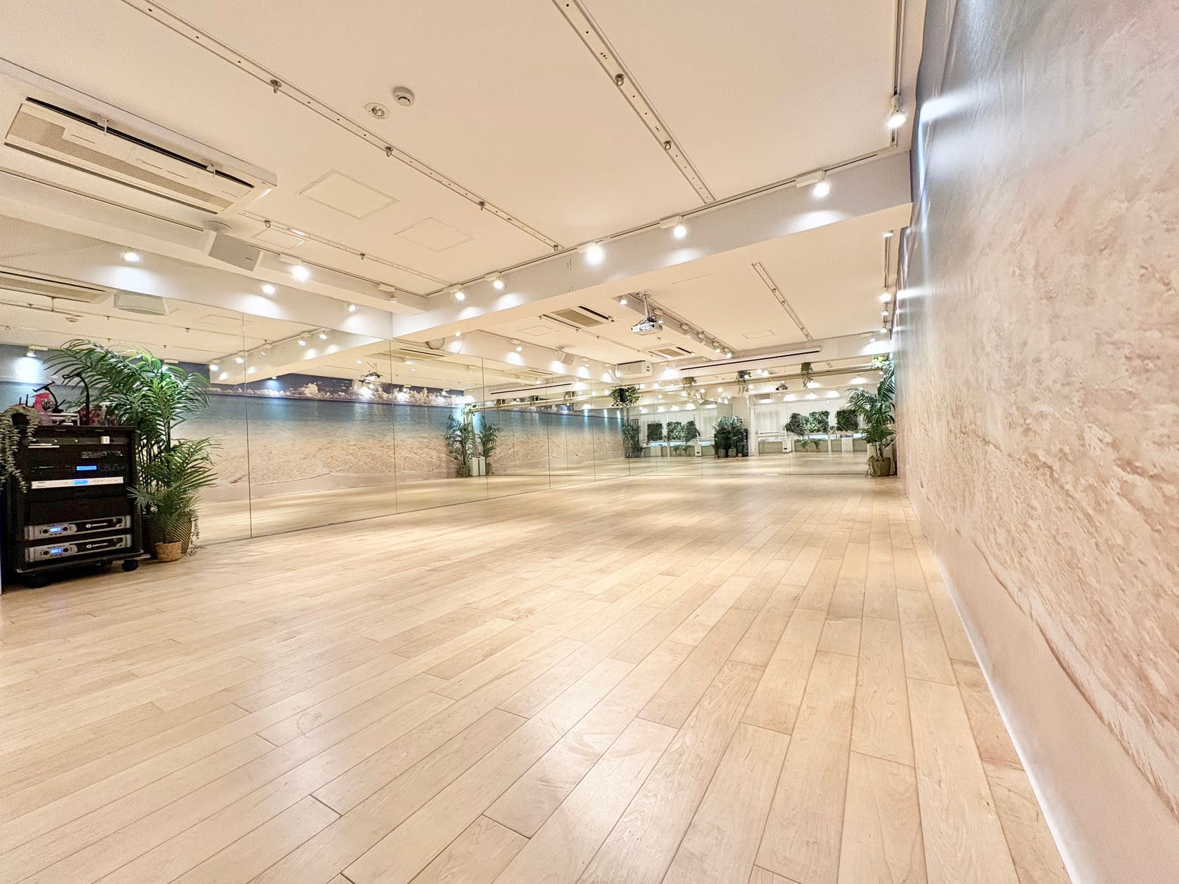 【代官山7分/渋谷10分】2面大型鏡計約14m／広々55㎡超スタジオでダンス・ポージング・ヨガ・演劇・撮影などにおすすめ☆の写真1