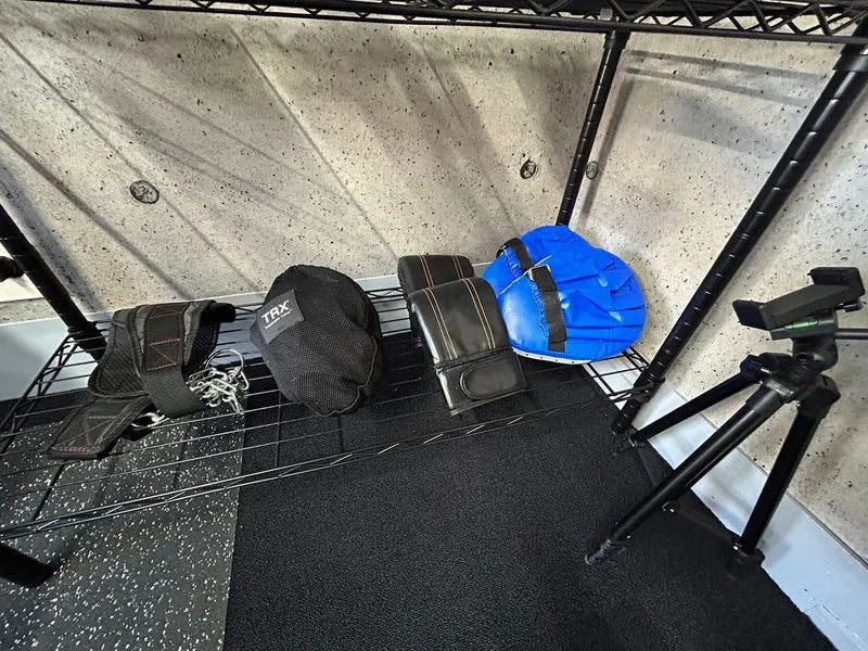 【代々木駅7分】1日1回スタッフ完全清掃のハイクオリティレンタルジムの写真10