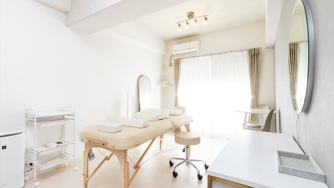 【✨New✨特別価格】<六本木の隠れ家>完全個室サロン/ペーパーシーツ・マクラカバー無料/プロ仕様ベッド/メイク台完備の写真2